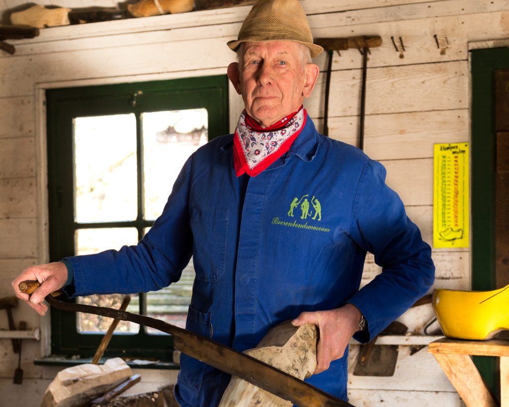 Artisanal clog making - Boerenbondsmuseum